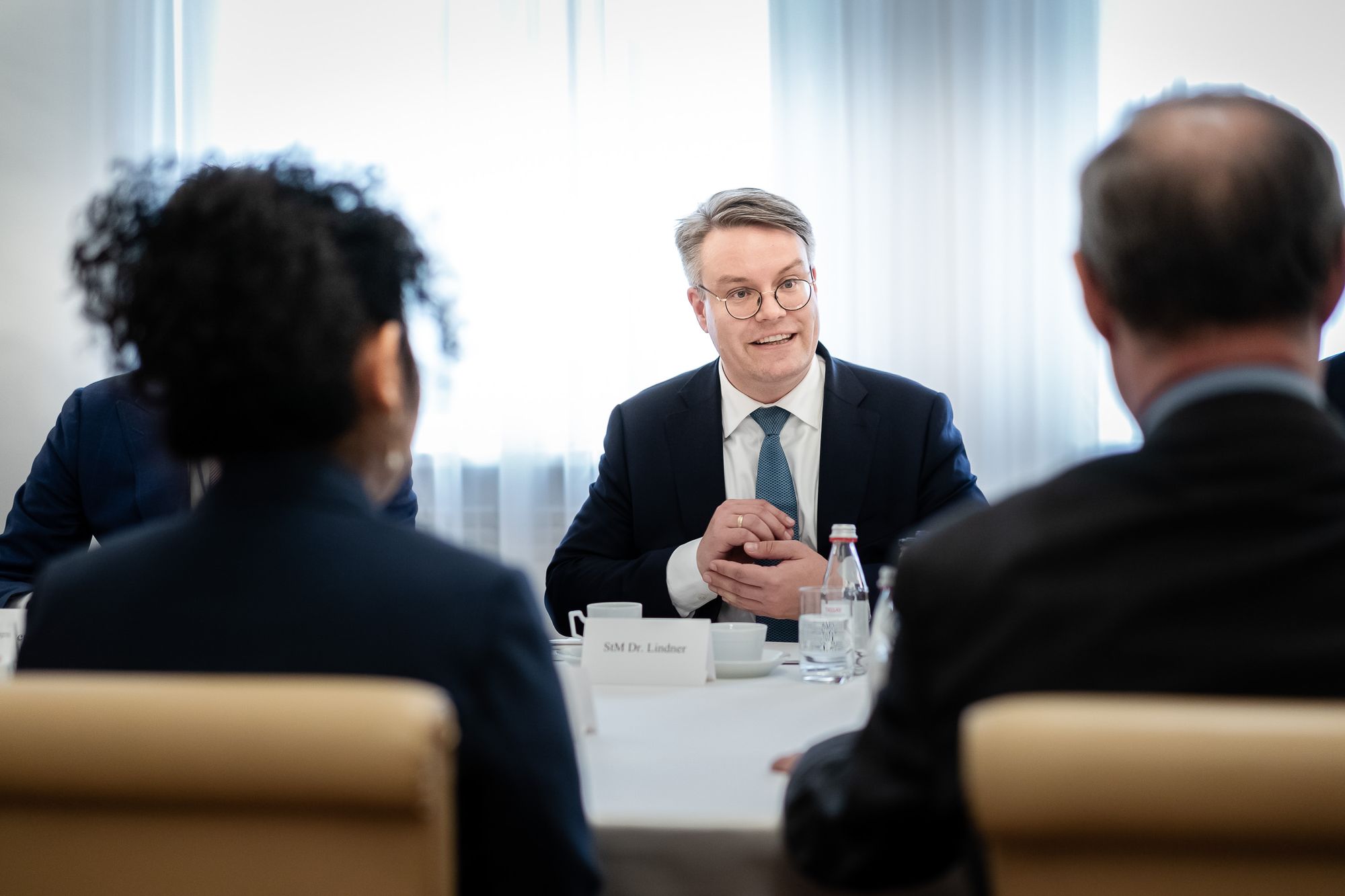 Interview mit WELT TV: "PUTINS KRIEG: USA billigt Milliarden-Hilfe für ...